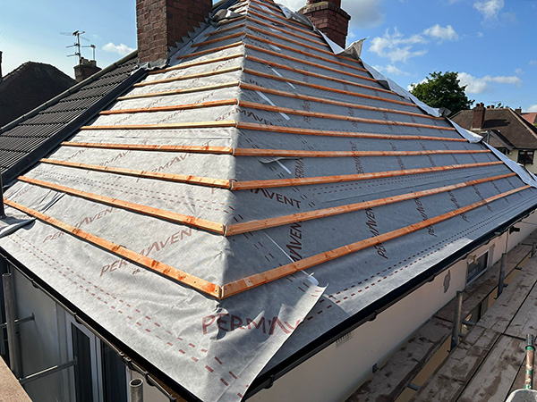 New roofs. Slate and tile roofs, Flat roofs in Manchester.
