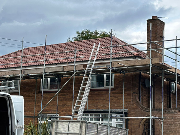 New roofs. Slate and tile roofs, Flat roofs in Manchester.