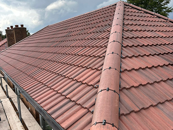 New roofs. Slate and tile roofs, Flat roofs in Manchester.