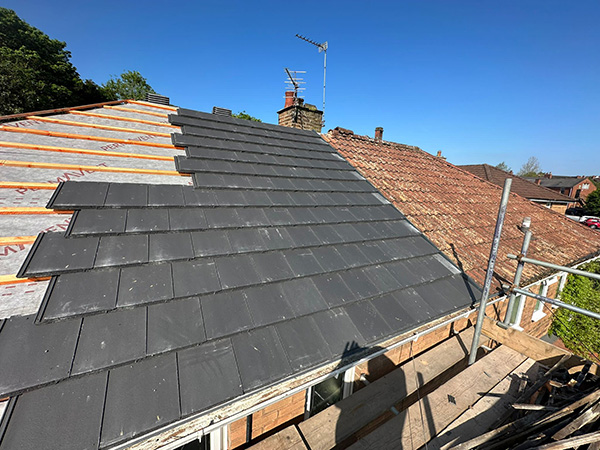 New roofs. Slate and tile roofs, Flat roofs in Manchester.