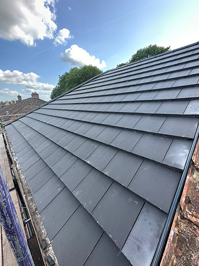 New roofs. Slate and tile roofs, Flat roofs in Manchester.